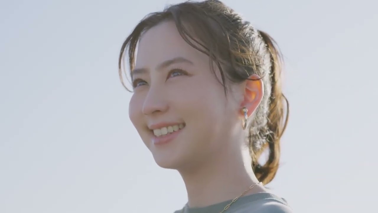 ICL 日帰り手術の近視治療法「ICL」河北麻友子さんWeb CM「DON'T GIVE UP篇」 - TKHUNT