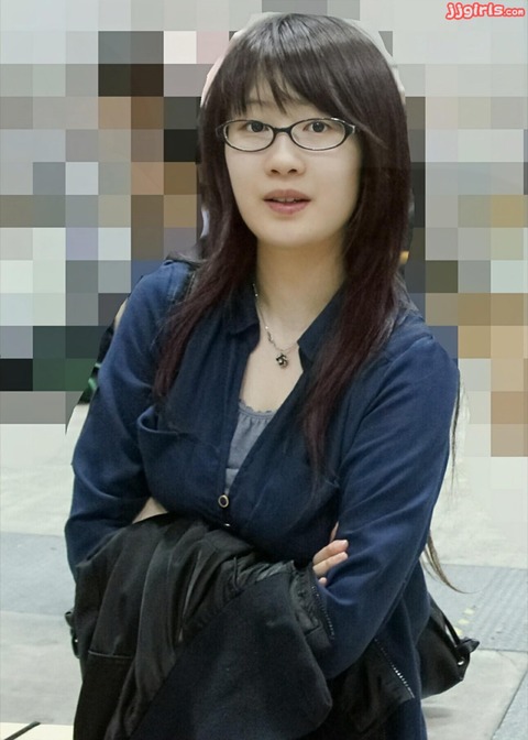 【画像】地味メガネ女さん、コスプレすると結構いけるwwwwwwwwww - TKHUNT