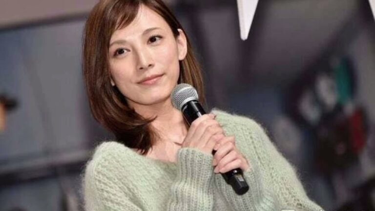 加藤あい、ビーチで美脚披露「スタイル抜群」「綺麗」 - TKHUNT