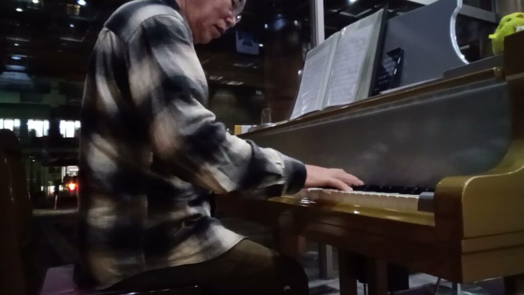 負けないで『ZARD/ザード/坂井泉水』織田哲郎/葉山たけし『駅前ピアノ in いずみホール/国分寺市立いずみホール/ロビー』2025年10月27月曜日【ぴよぴよのおはなしシリーズ/7675 ...